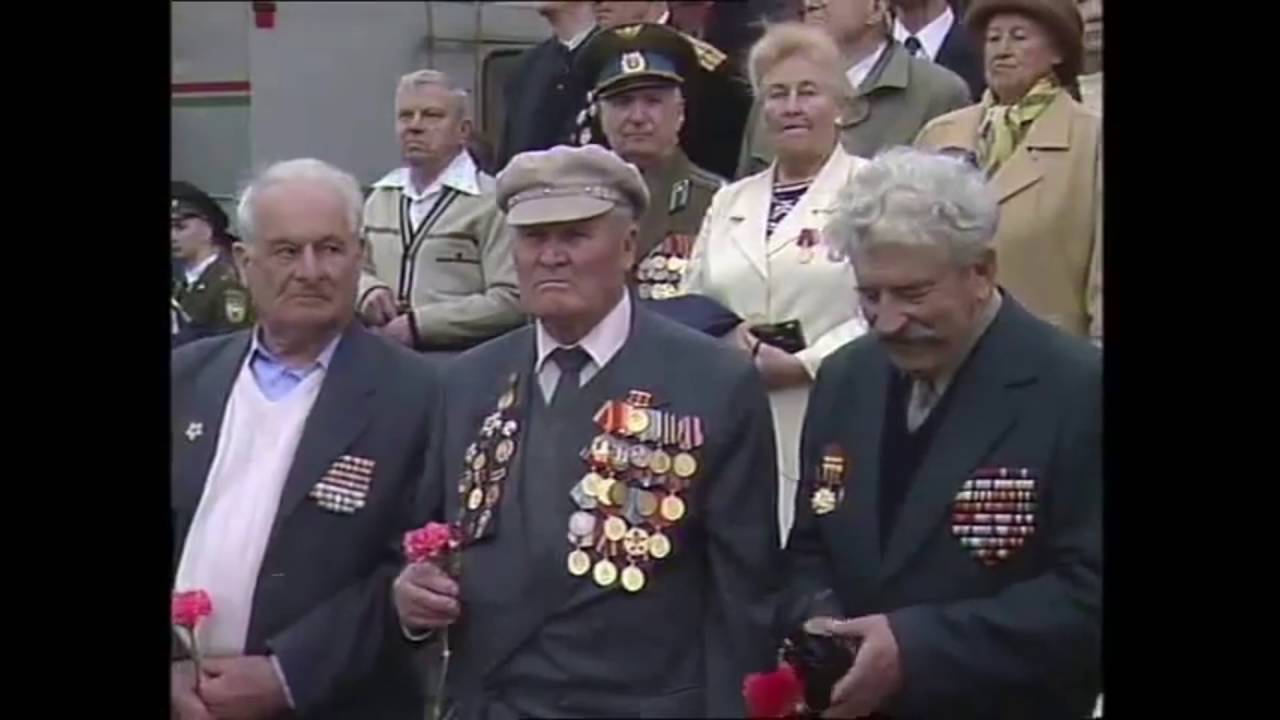 Russian Anthem - 2004 Moscow Victory Day Parade - YouTube