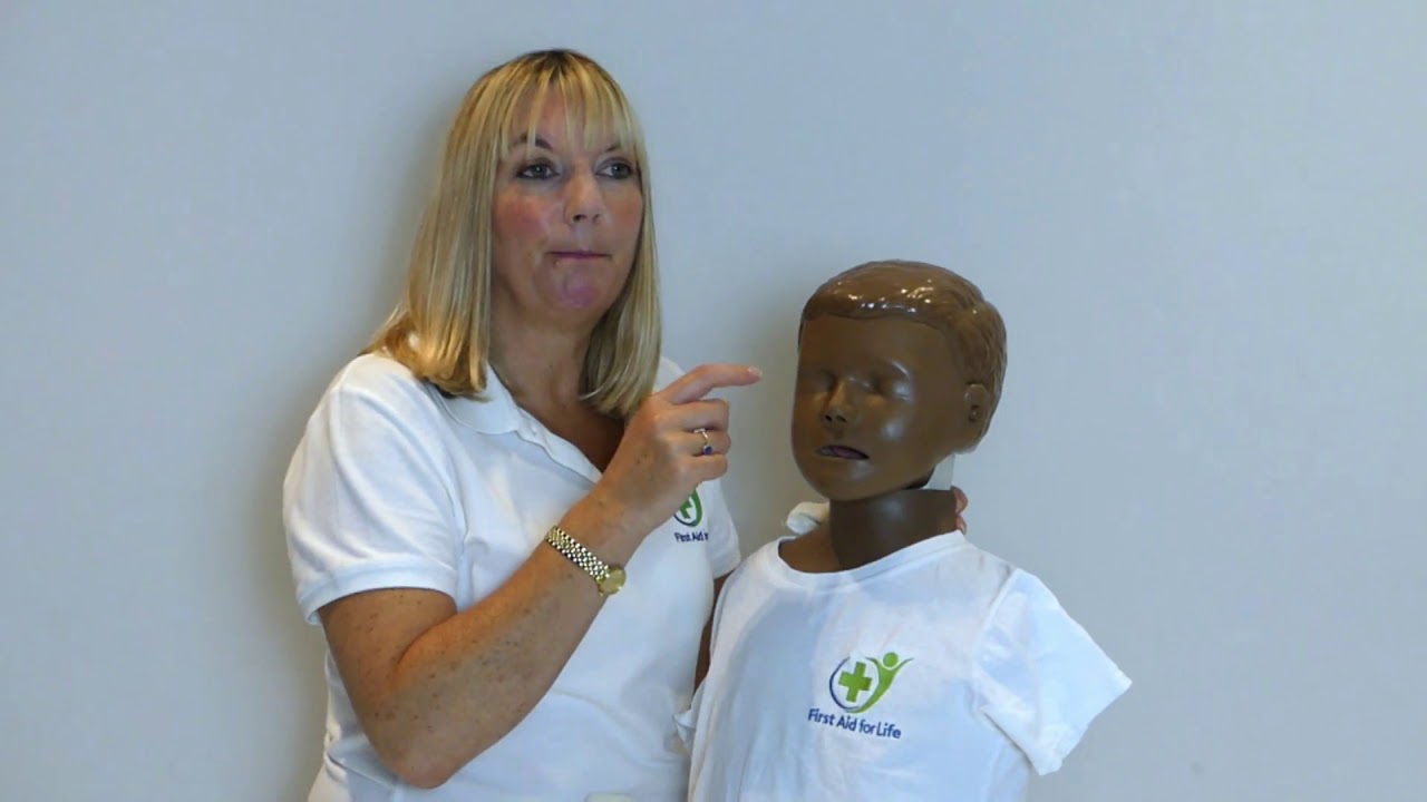 Something in your Eye | First Aid for Object in the Eye - YouTube