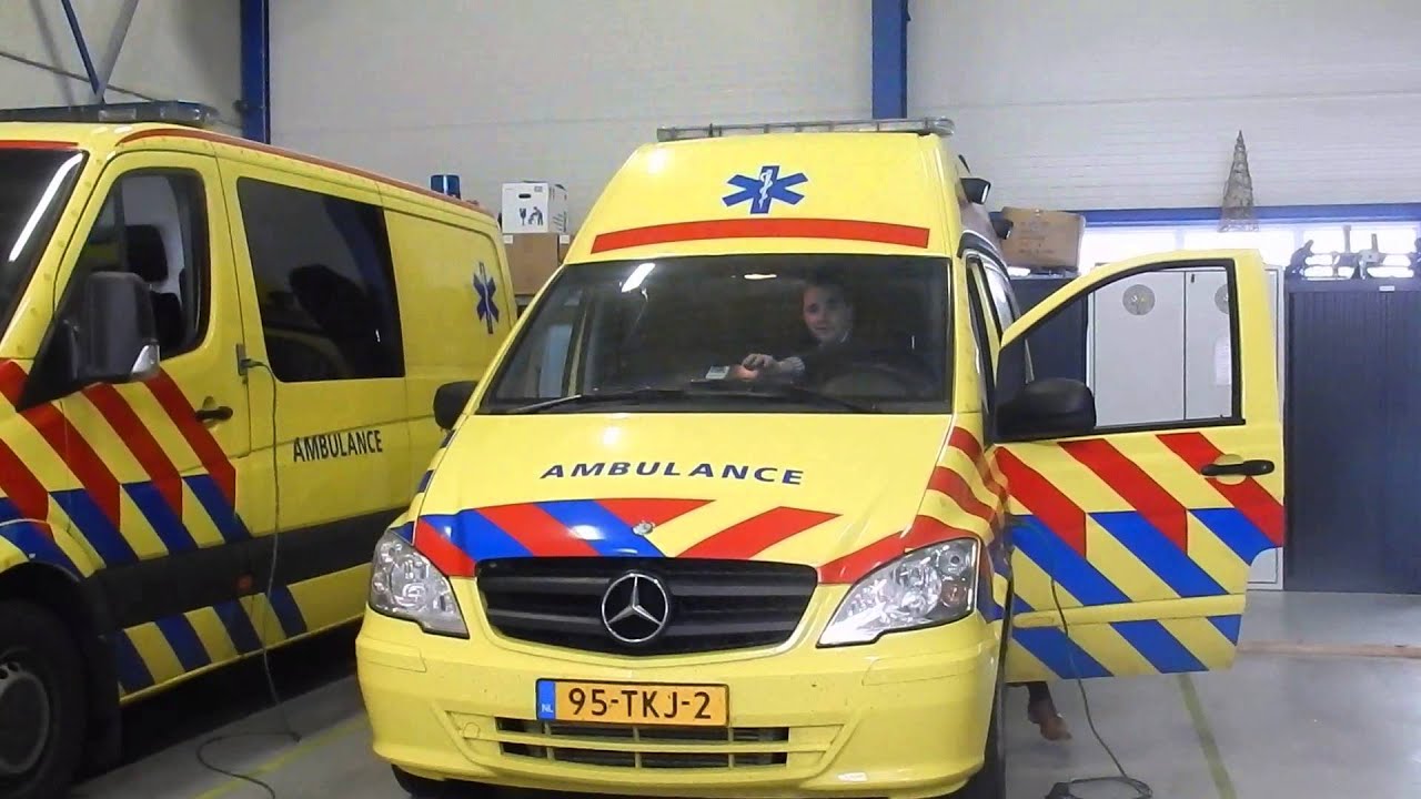 Showtje Mercedes Vito ambulance VZA international Echt - YouTube