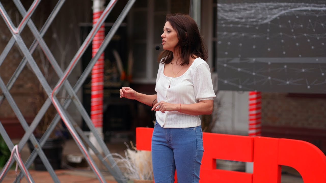 ¿En pista o en boxes? | Daniela Gallo | TEDxRafaela - YouTube