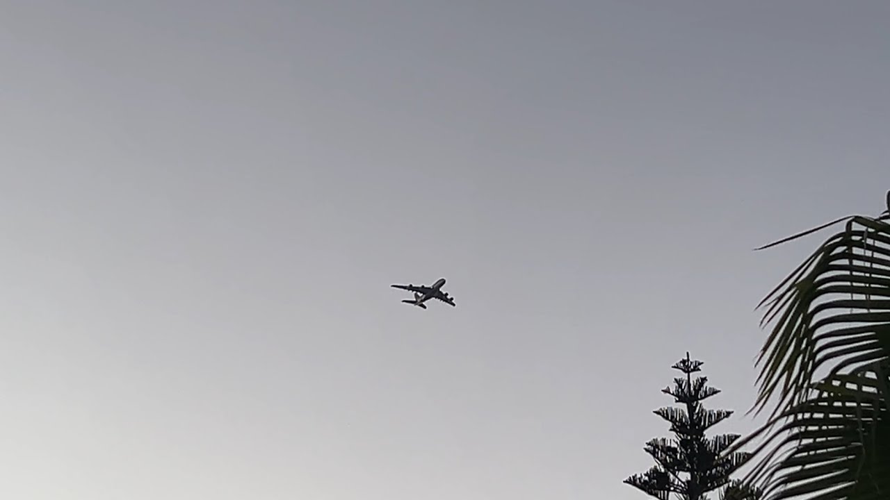 Qatar QR900 Doha to Perth arrival - YouTube