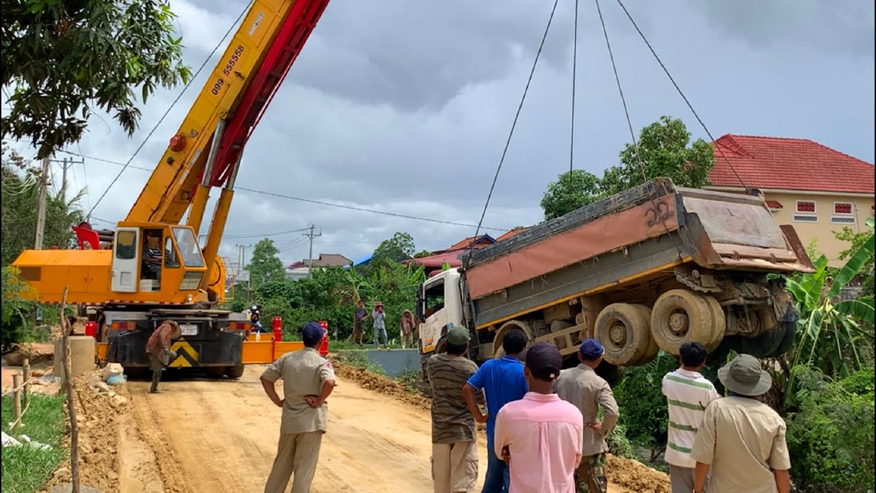 Great Jobs Fails Horrible Heavy Equipment Truck Roller Safety Operator ...