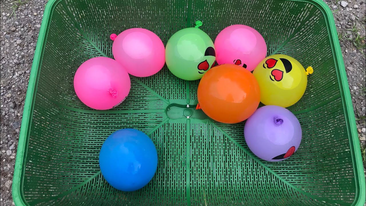Lempar dan main balon emoji berisi air seru sekali - YouTube