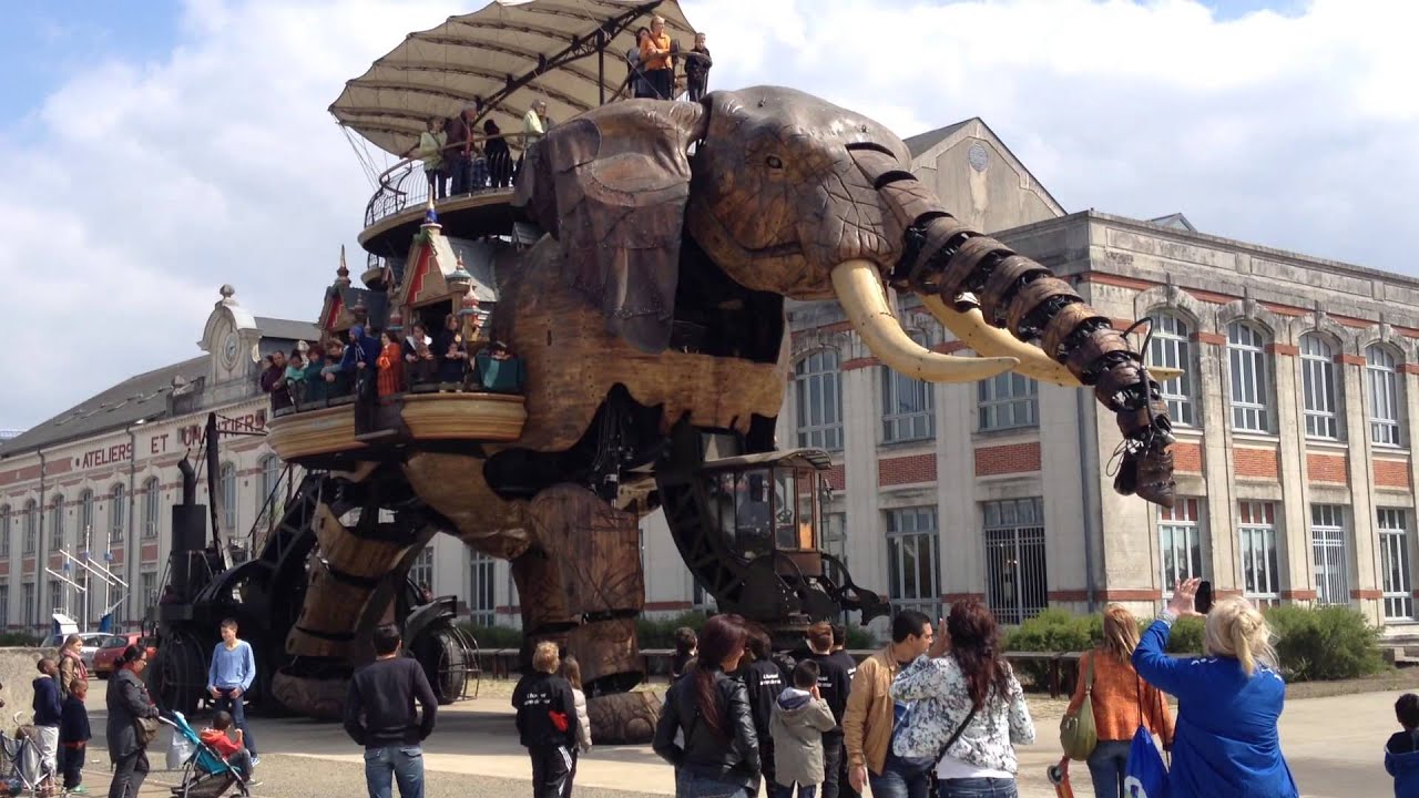 Elephant at Les Machines de l'Isle de Nantes - YouTube