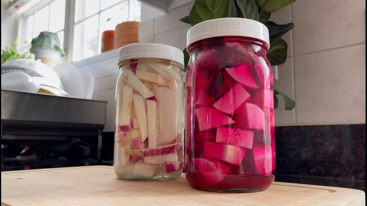 Easy Middle Eastern Pickled Turnip Recipe (Lift Mekhalel) - YouTube