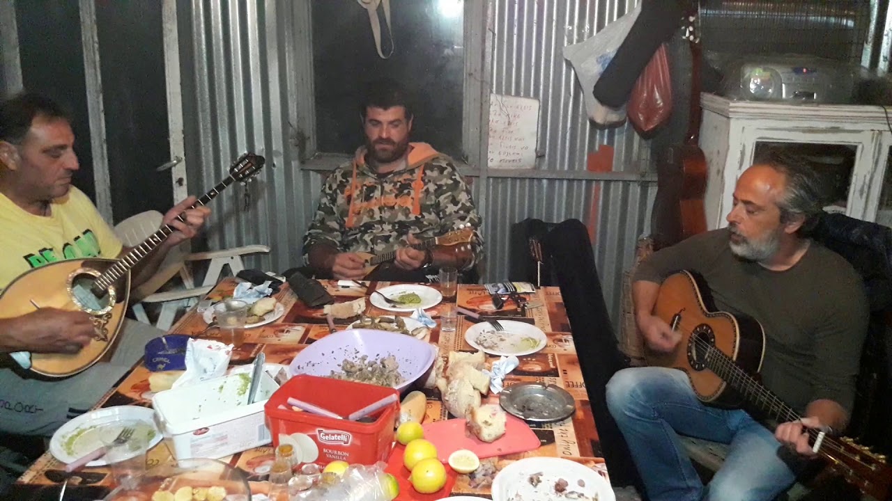 Επιάσανε το Μπάτη...μια βροχερή μέρα στη Σύρο. - YouTube