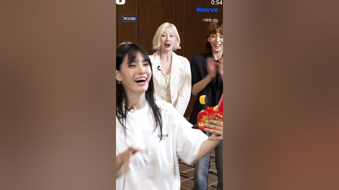 Tv 웨이브 여왕벌 게임 원어스 이도 여왕벌 모니카 wave queen bee game oneus leedo queen #kpop #oneus - YouTube