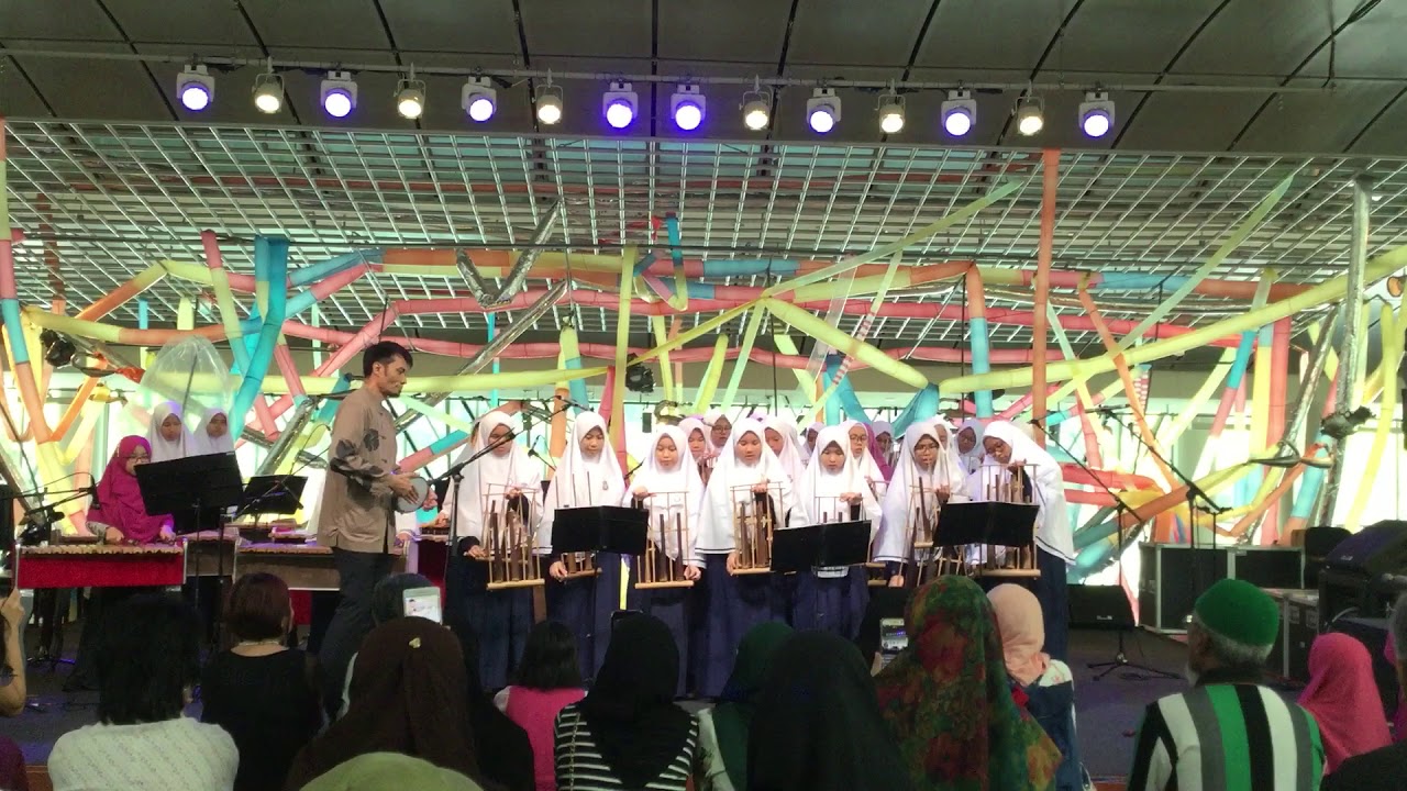 GEMADAH - Madrasah Aljunied Angklung Ensemble Part 5 - YouTube