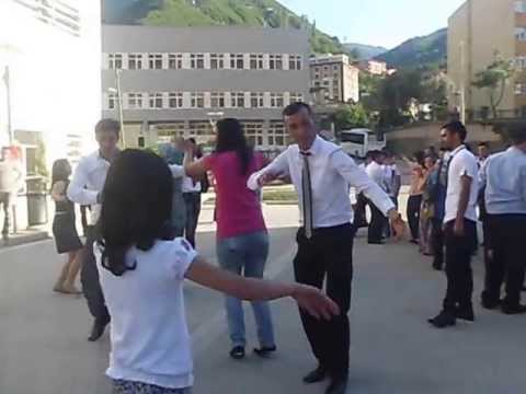 Şener ŞEN davaro filmindeki oyun sahnesi ( oynama sahnesi film sahnesi artvin myo )