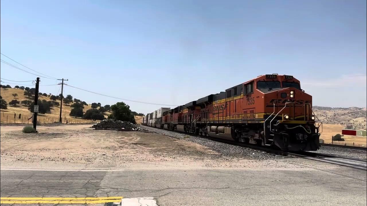 BNSF double stack intermodal train through Bealville, California - YouTube
