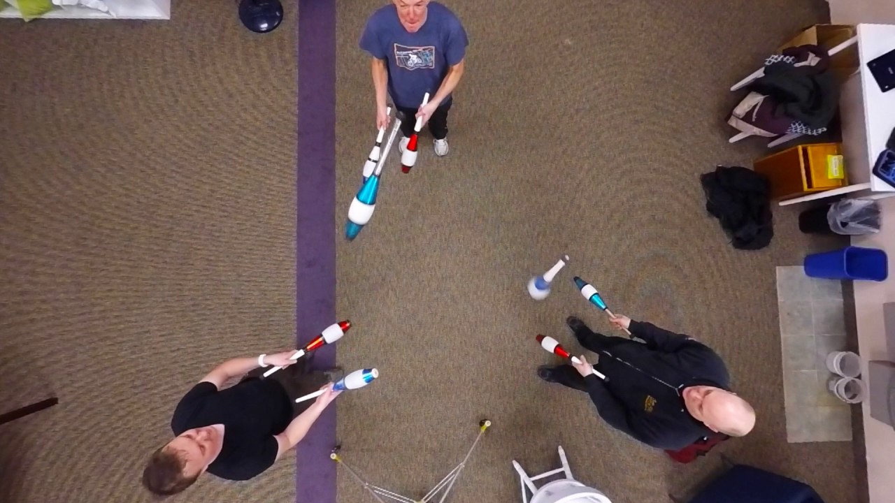 3 Person Juggling Demo - YouTube