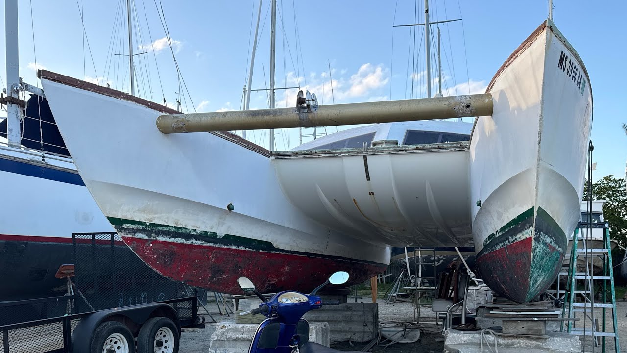 A Quick Tour of my 1969 Iroquois MK2 Project Boat ...