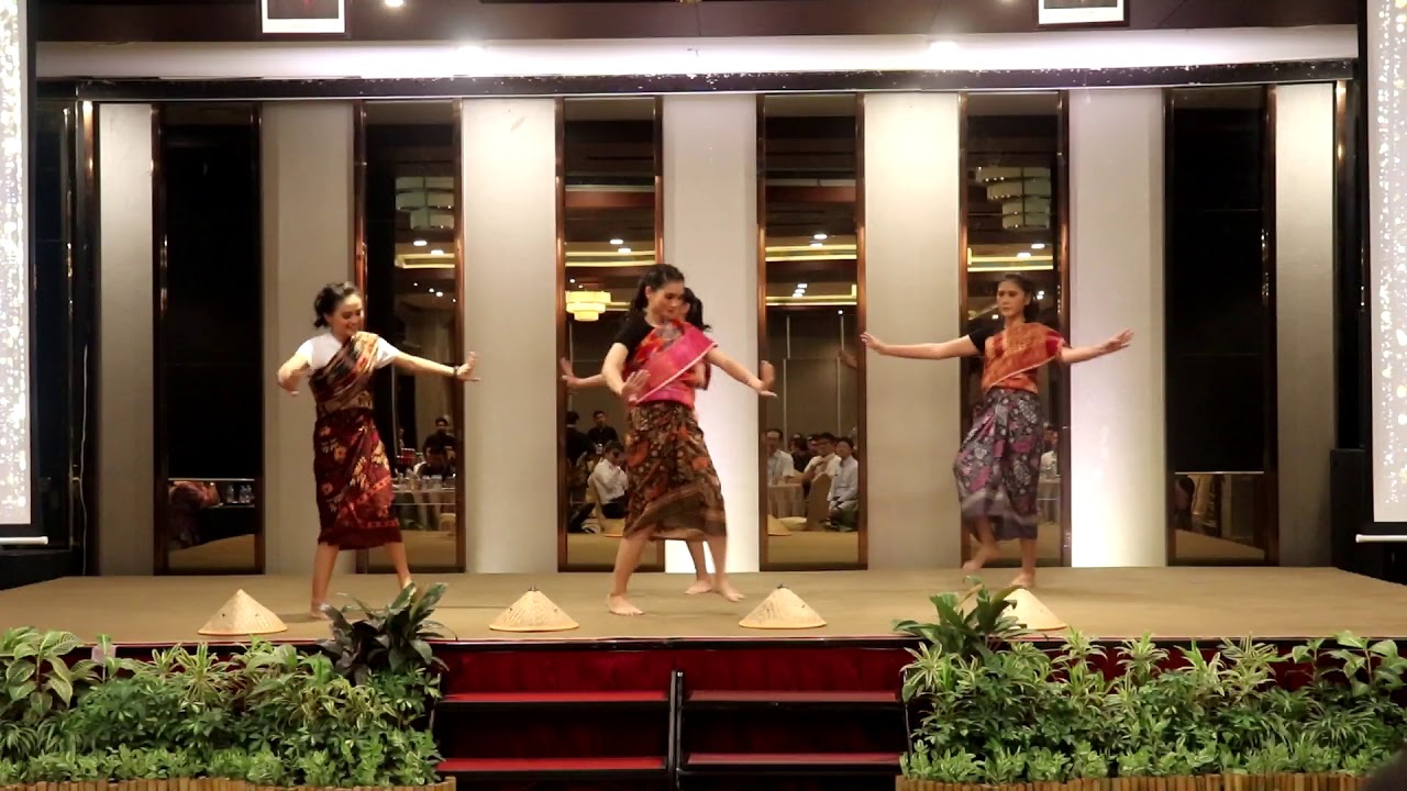 Tarian tradisional - YouTube
