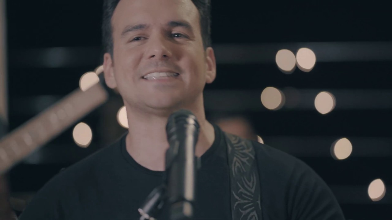 Issa Gadala | Al Mundo Paz | Tiempos de Navidad - YouTube