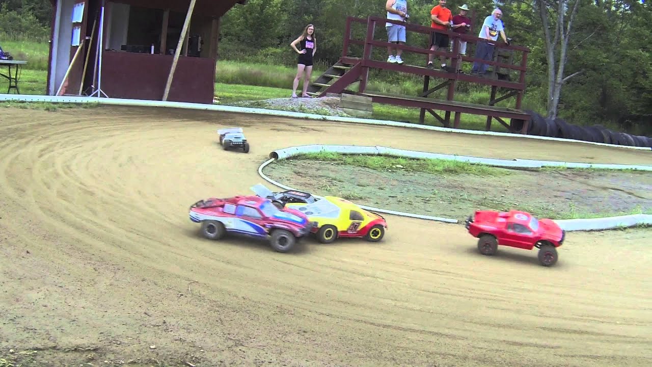 2WD Slash on Oval - YouTube