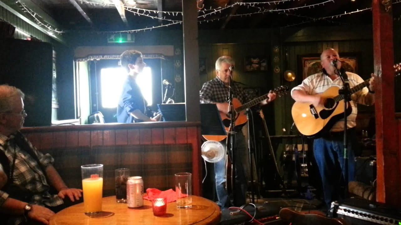 Hurdy gurdy men live at carbeth inn - YouTube