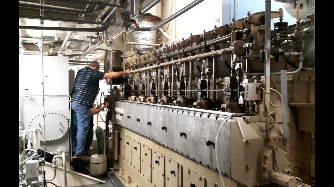 1000 HP Directly Reversible Industrie Diesel Built In 1956 - YouTube