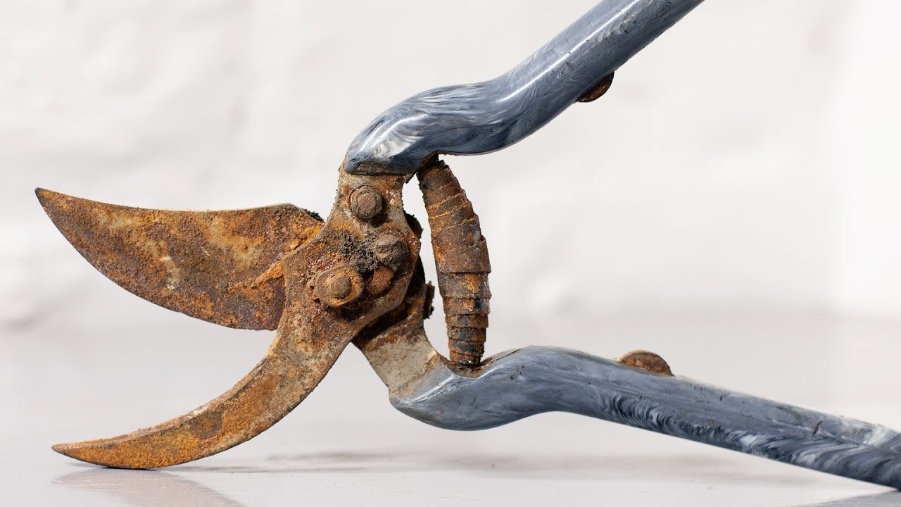 Rusty pruning shears restoration in my garage - YouTube