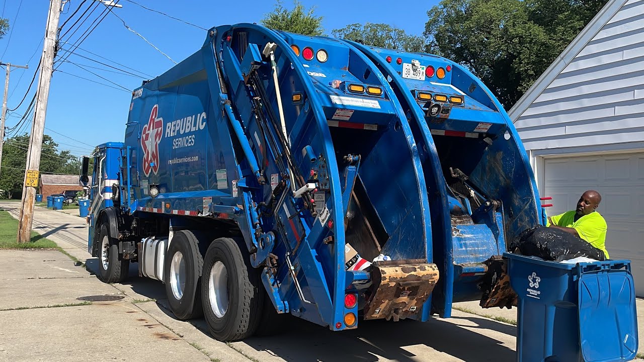 Republic Services Mack LEU McNeilus Split Rear Loader Garbage Truck ...