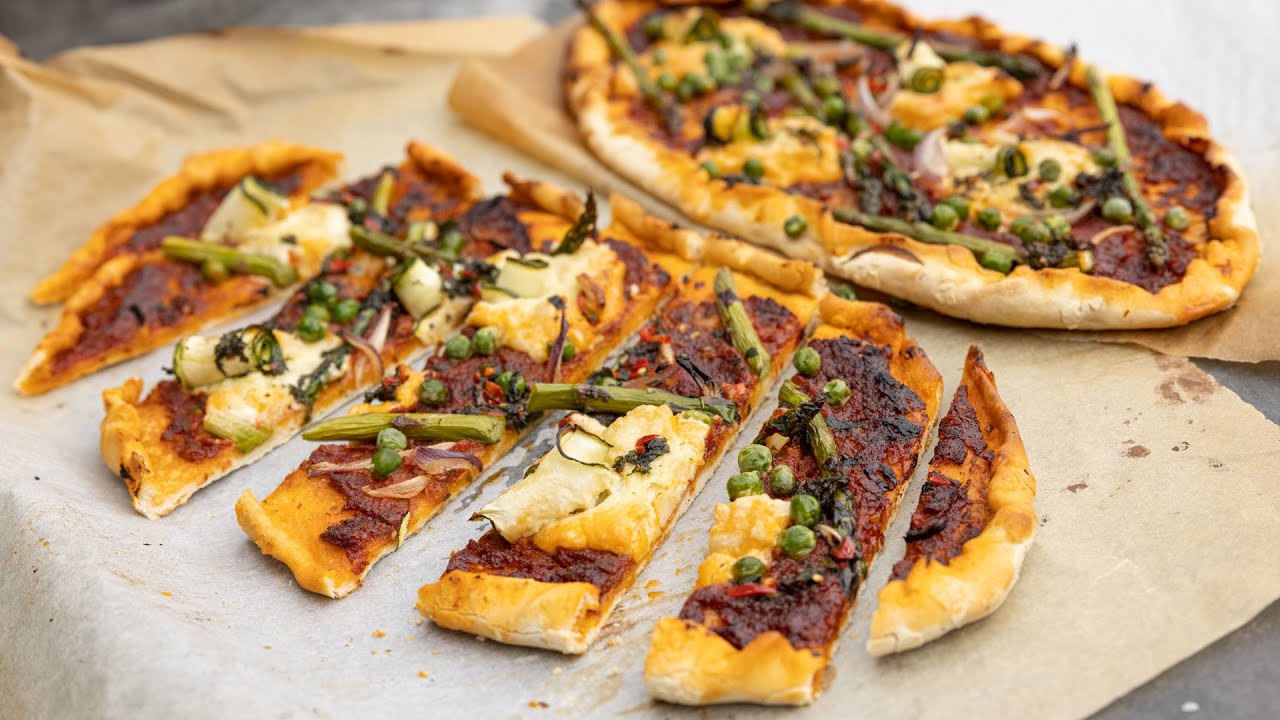 Does Pide Pizza from Turkey compare to an Italian Pizza? - YouTube