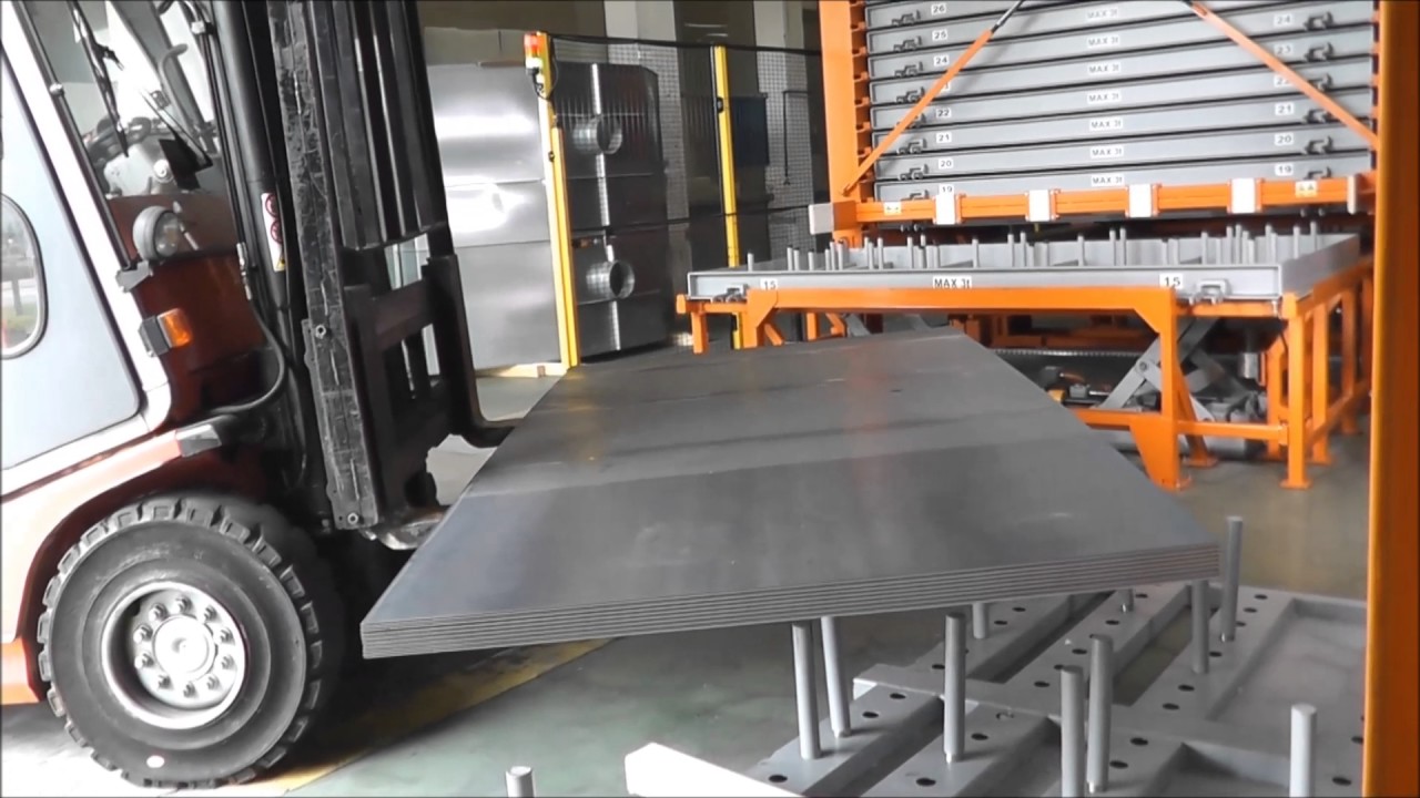 ISL: quick and easy depalletisation process in the warehouse - YouTube