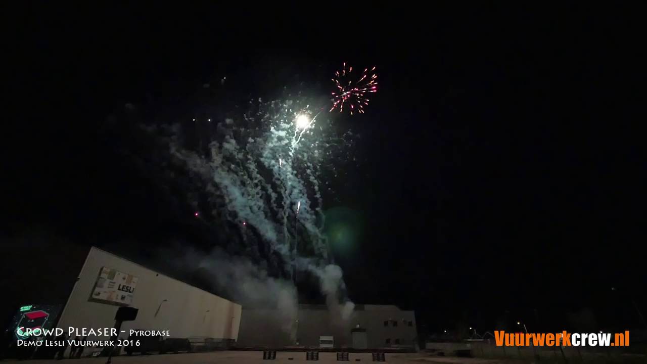 Crowd pleaser - Pyrobase - Lesli Vuurwerk - YouTube