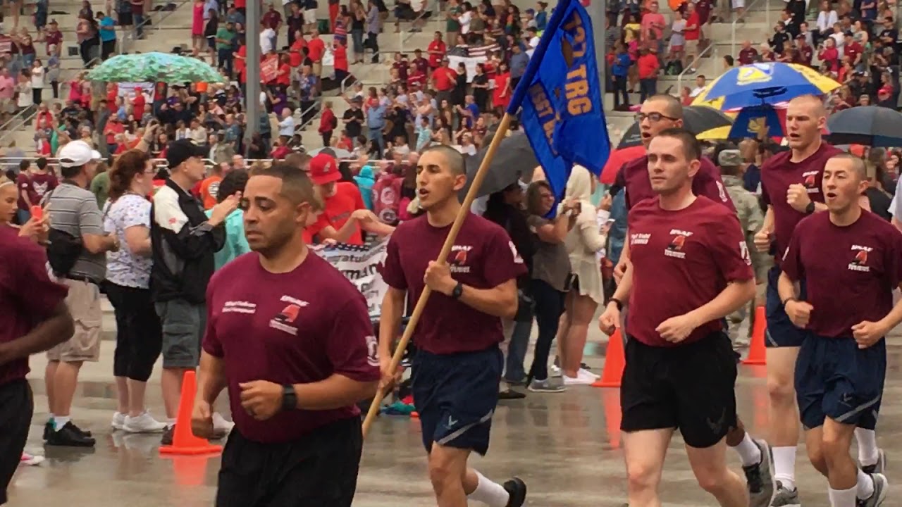 USAF Basic Training 323rd BMT Airman's Run - Guidon Bearer - YouTube