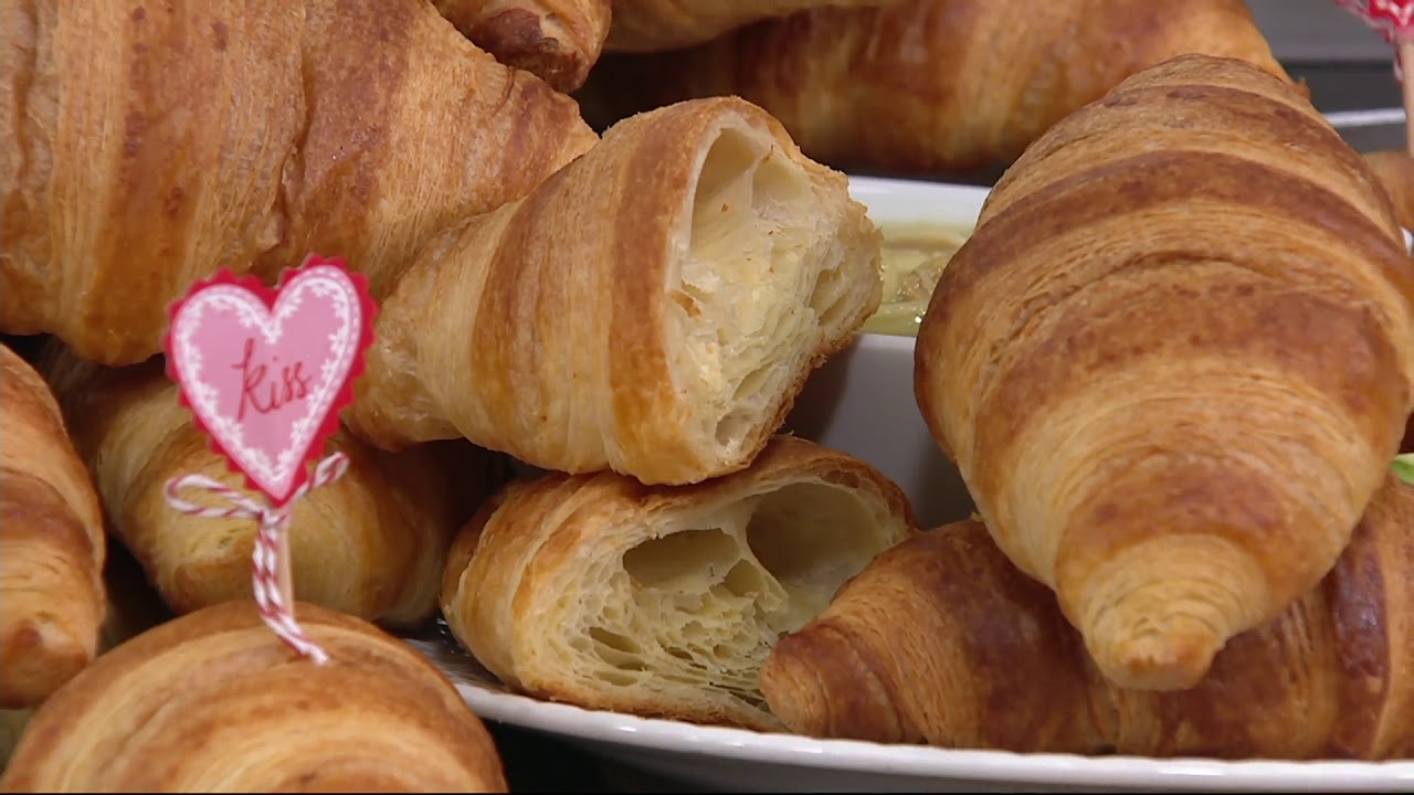 Authentic Gourmet (30) Large French Butter Croissants on QVC - YouTube