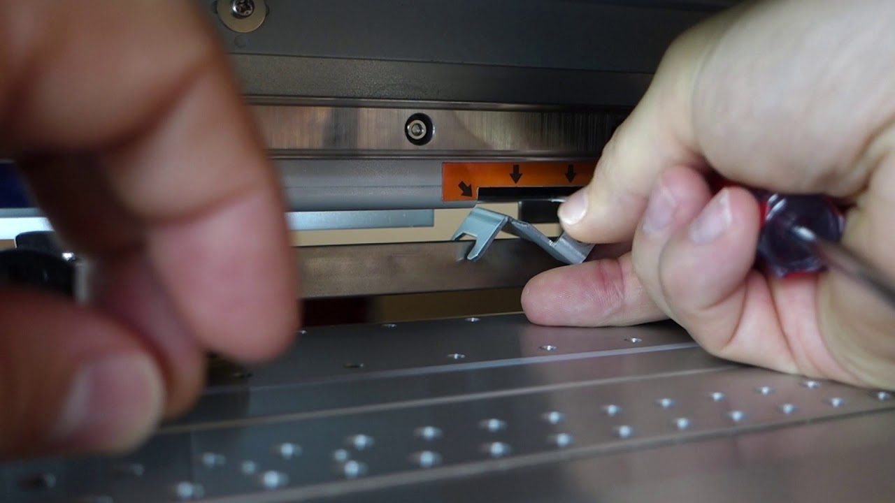 Roland VersaCAMM VS-300i - How to replace the outer pinch rollers the ...