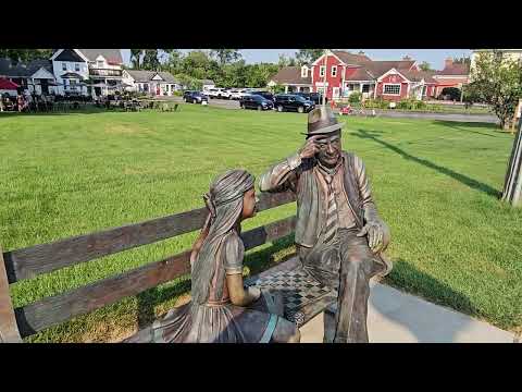 Long Grove, Illinois walk with covered bridge and original Gloria Jean ...
