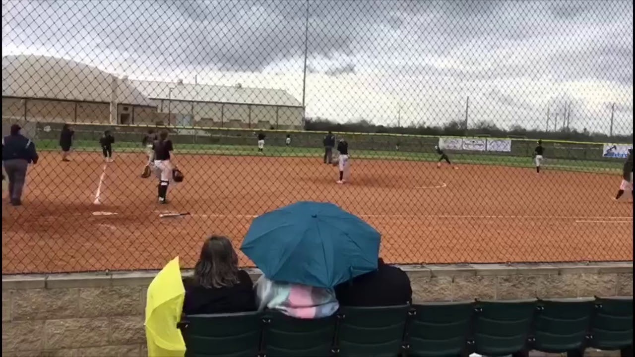 2021 catcher Mikey dominguez dinger - YouTube
