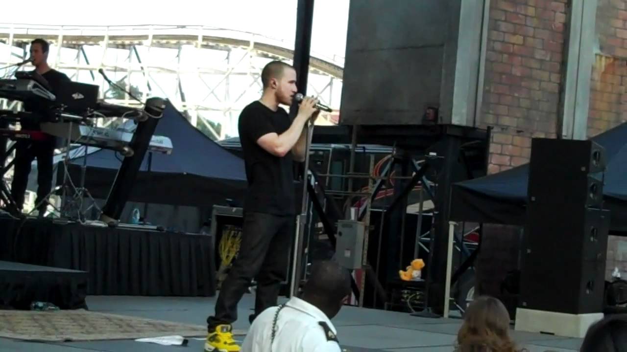Mike Posner in Concert at Six Flags 7-29-2011 - YouTube