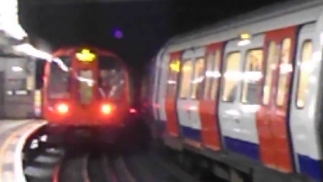 London Underground - District Line - D Stock - Monument - YouTube
