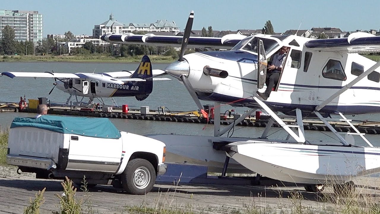 Taking a Beaver Floatplane out of the water | YVR Seaplane Base - YouTube