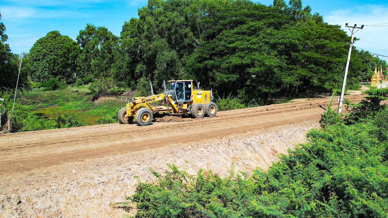 Amazing Process for Processing & Mixing Dirt for a Commune Road Project ...