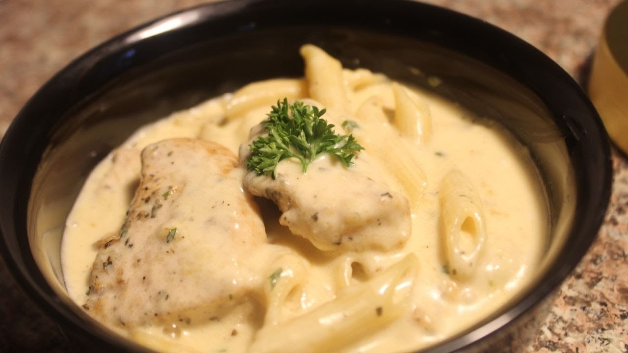 CREAMY CHICKEN ALFREDO | GHETTO A$& KITCHEN - YouTube