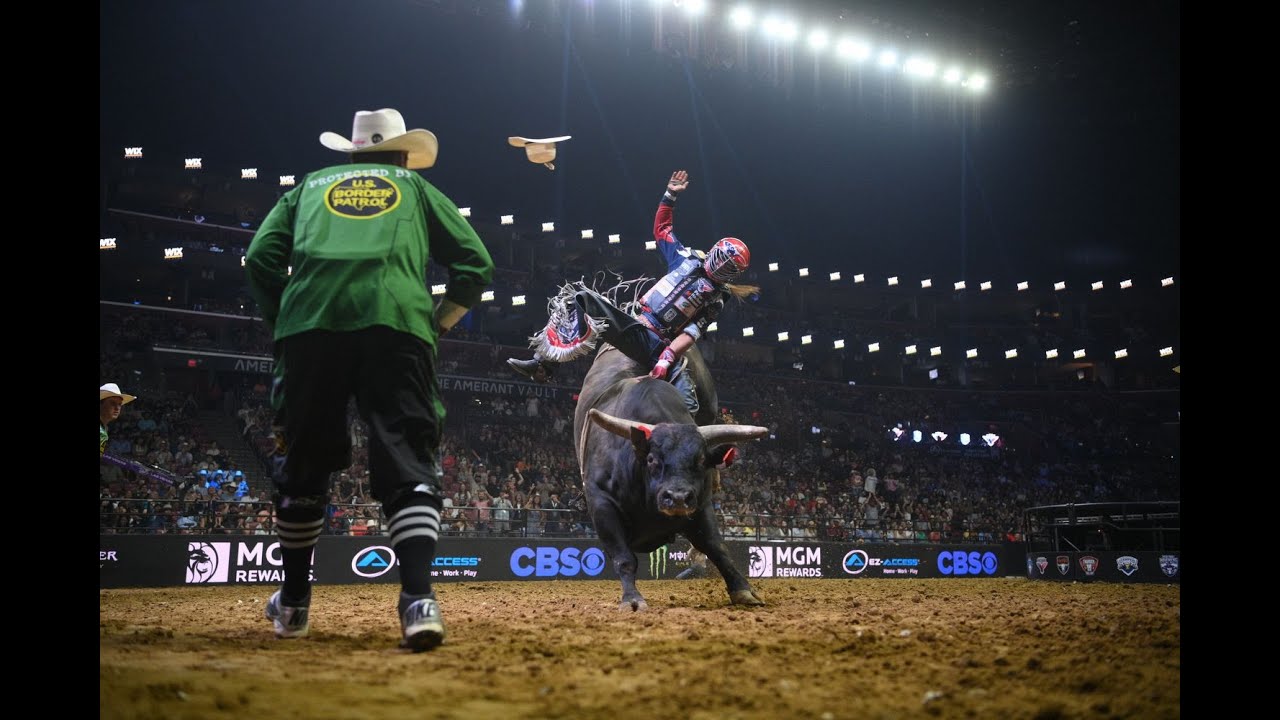 90 POINTS! Thiago Salgado Ignites Crowd with Winning Ride - YouTube