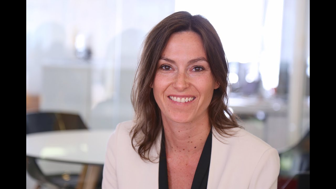 Découvrez Slimpay avec Stéphanie, Business Developer - YouTube