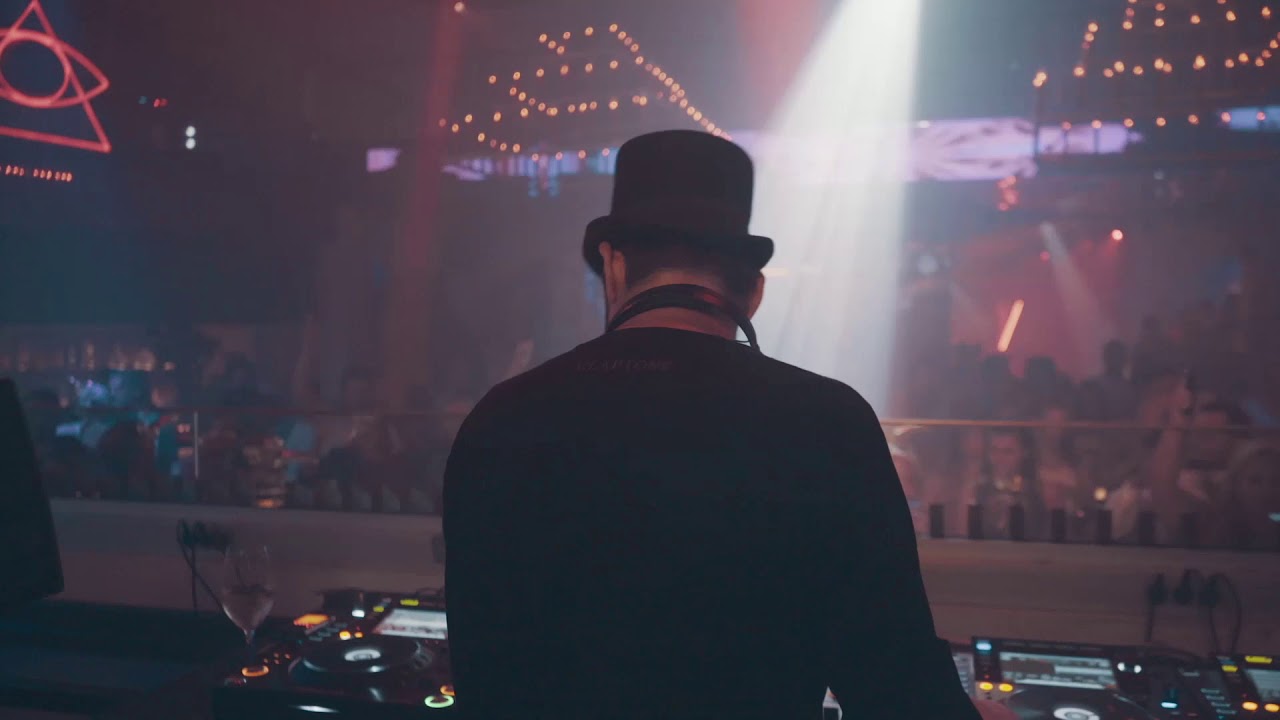 Claptone playing Someone To Ease My Mind at Pacha Ibiza - YouTube