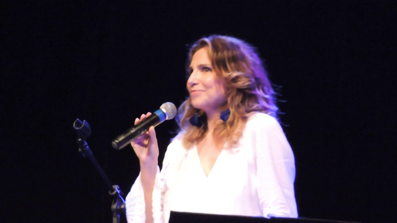 "RENASCER DAS CINZAS" | VERÔNICA SABINO | Show "Meu Laia Raiá" | Teatro ...