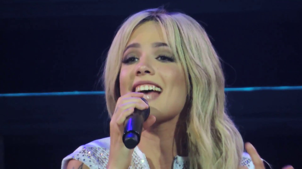 Halsey - Closer + talking with the fans live in Sao Paulo, Brasil 06/06 ...