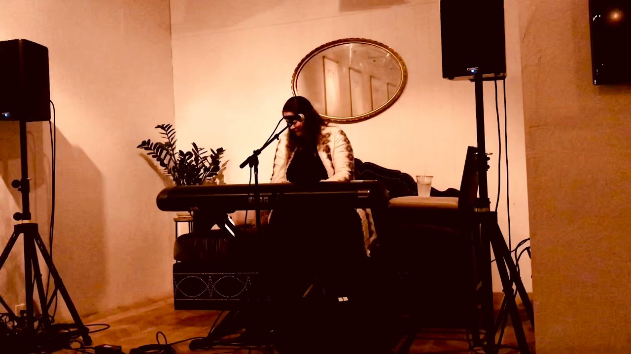 Heidi Burson performs new song “Just Another Day” - YouTube