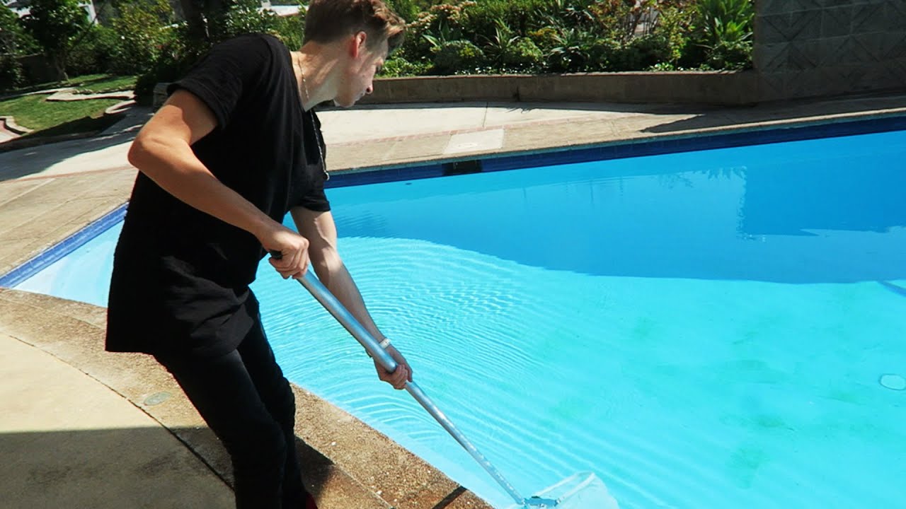 WE FOUND A RAT IN THE POOL - YouTube