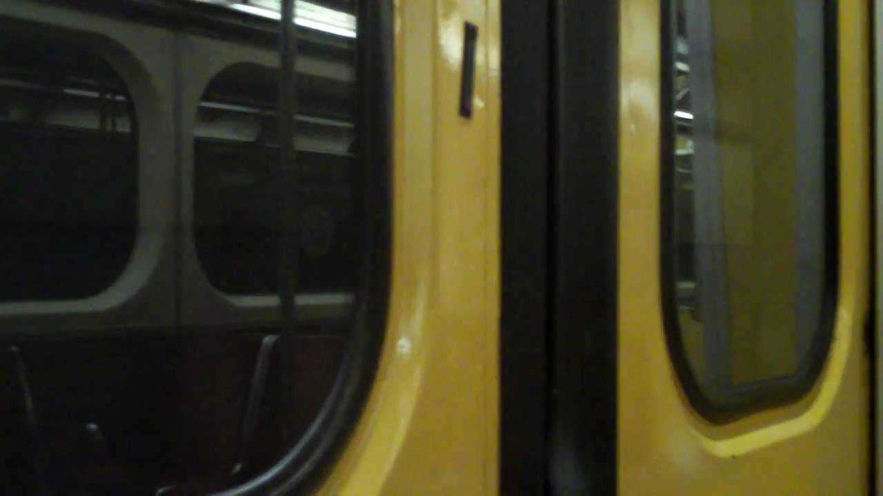 TTC Hawker Siddeley H5, Bombardier T35A08 Toronto Rocket - YouTube