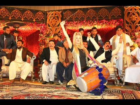 RANI TAJ - Dhol at the Biggest Wedding in Pakistan.