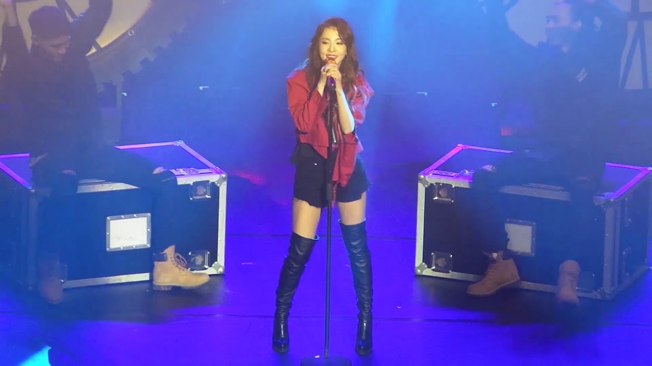 HIGHLIGHTS (2NE1) (Dara | 2017 Momentum Live MNL) - YouTube