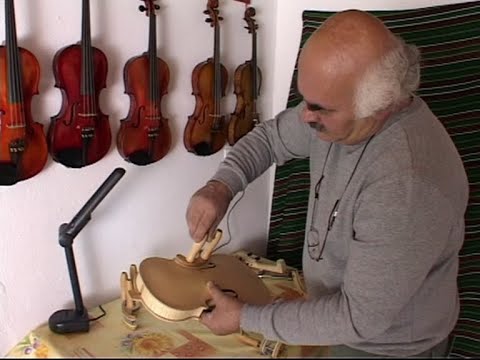 KATAΣΚΕΥΑΣΤΗΣ ΒΙΟΛΙΩΝ ΣΤΗ ΓΡΑΝΙΤΣΑ - YouTube