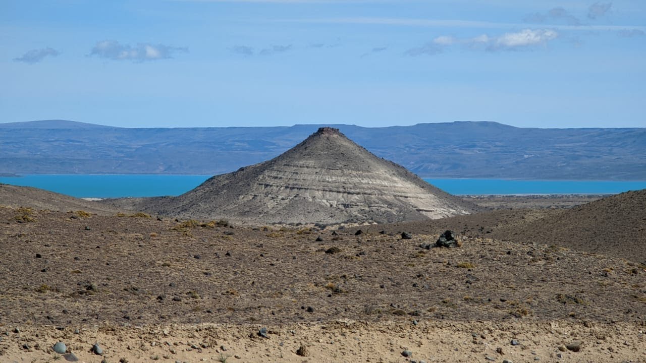 Lago Cardiel, Entre Tres Lagos y Gobernador Gregores, por ruta 40 ...