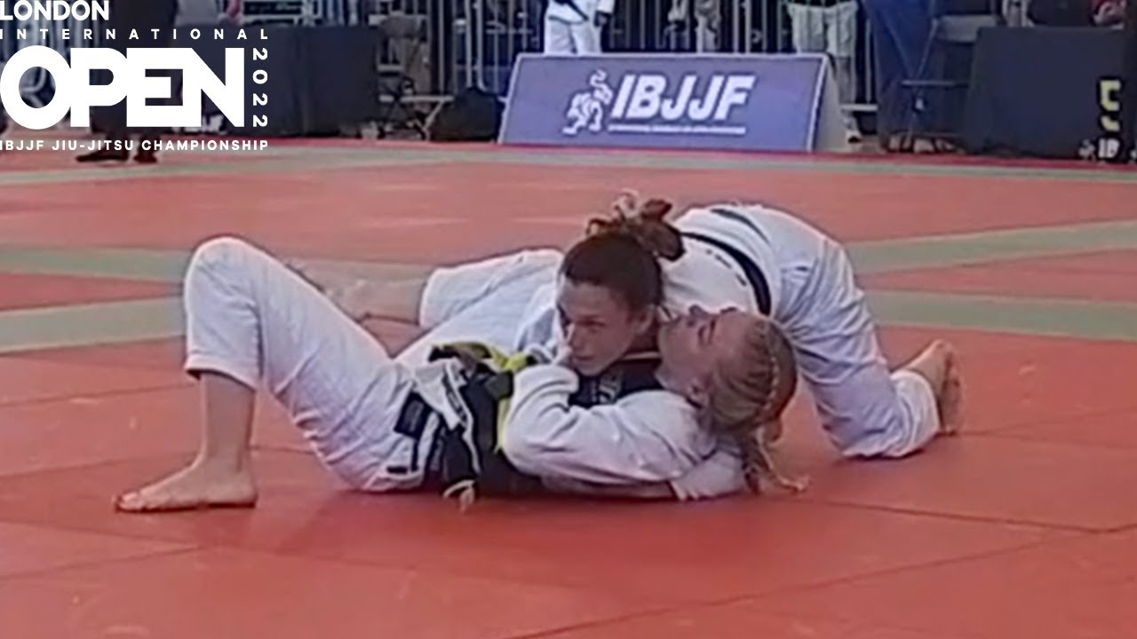 Gabriela Fechter v Ashley Bendle / London Open 2022 - YouTube