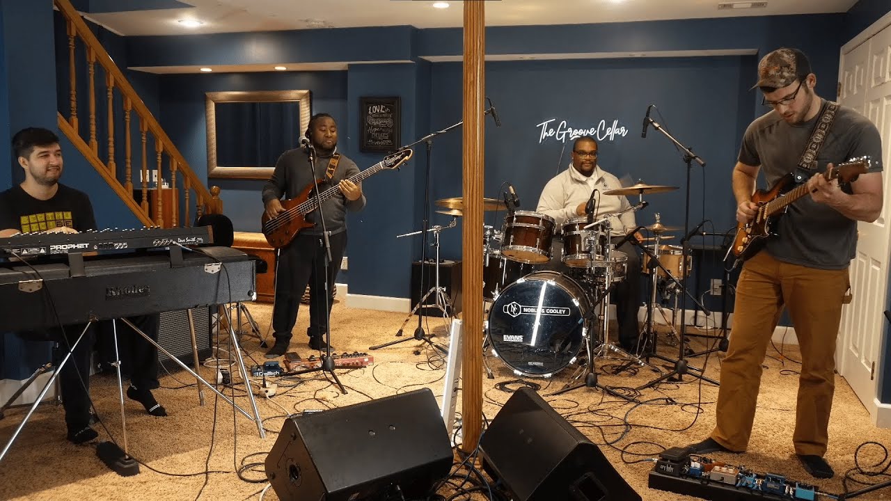 Monday Funk- Slug (Live at The Groove Cellar) - YouTube